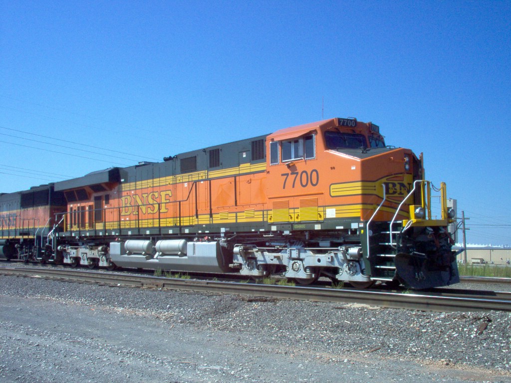 BNSF ES44DC 7700